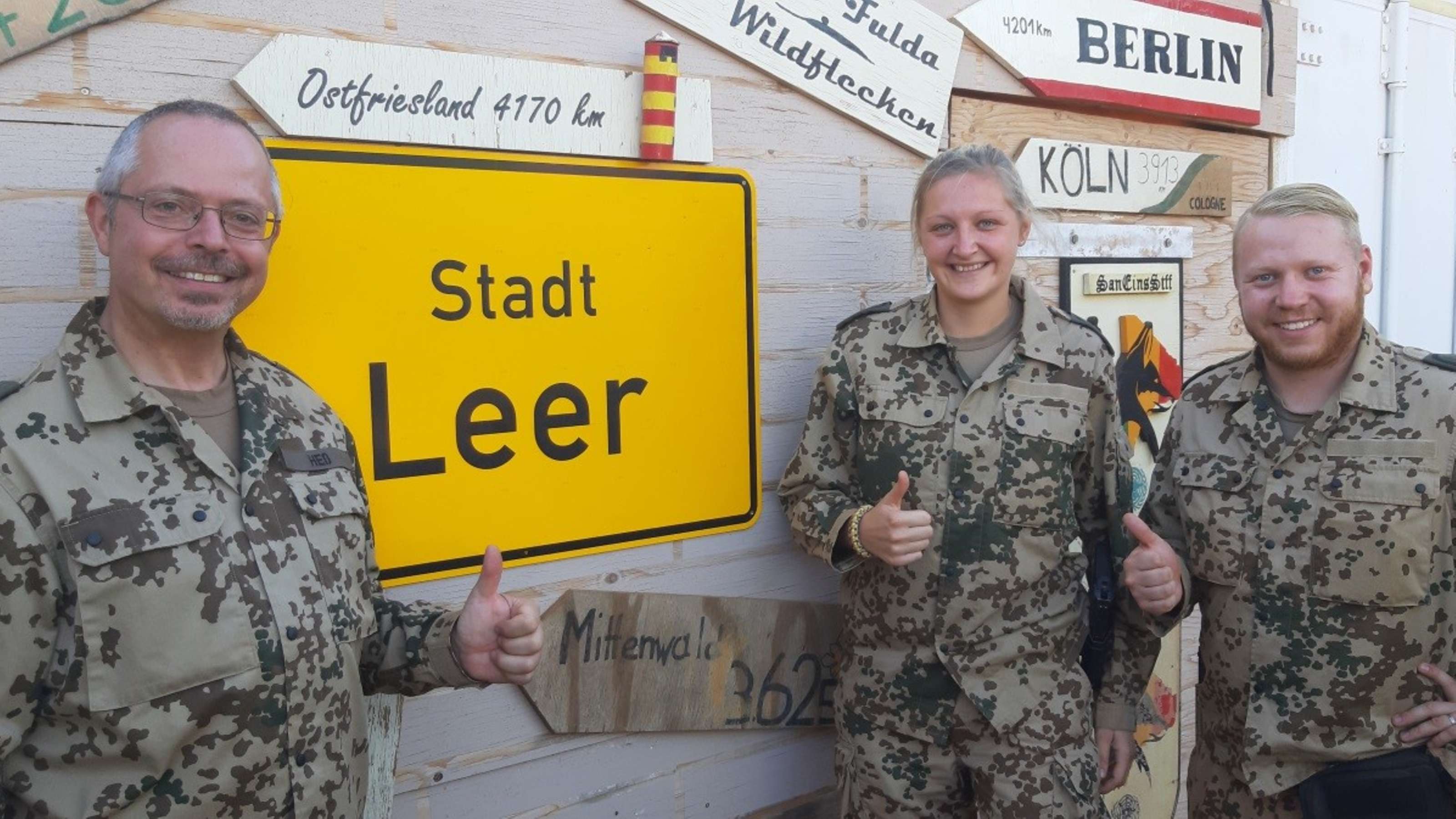 Drei Leeraner in der Wüste
