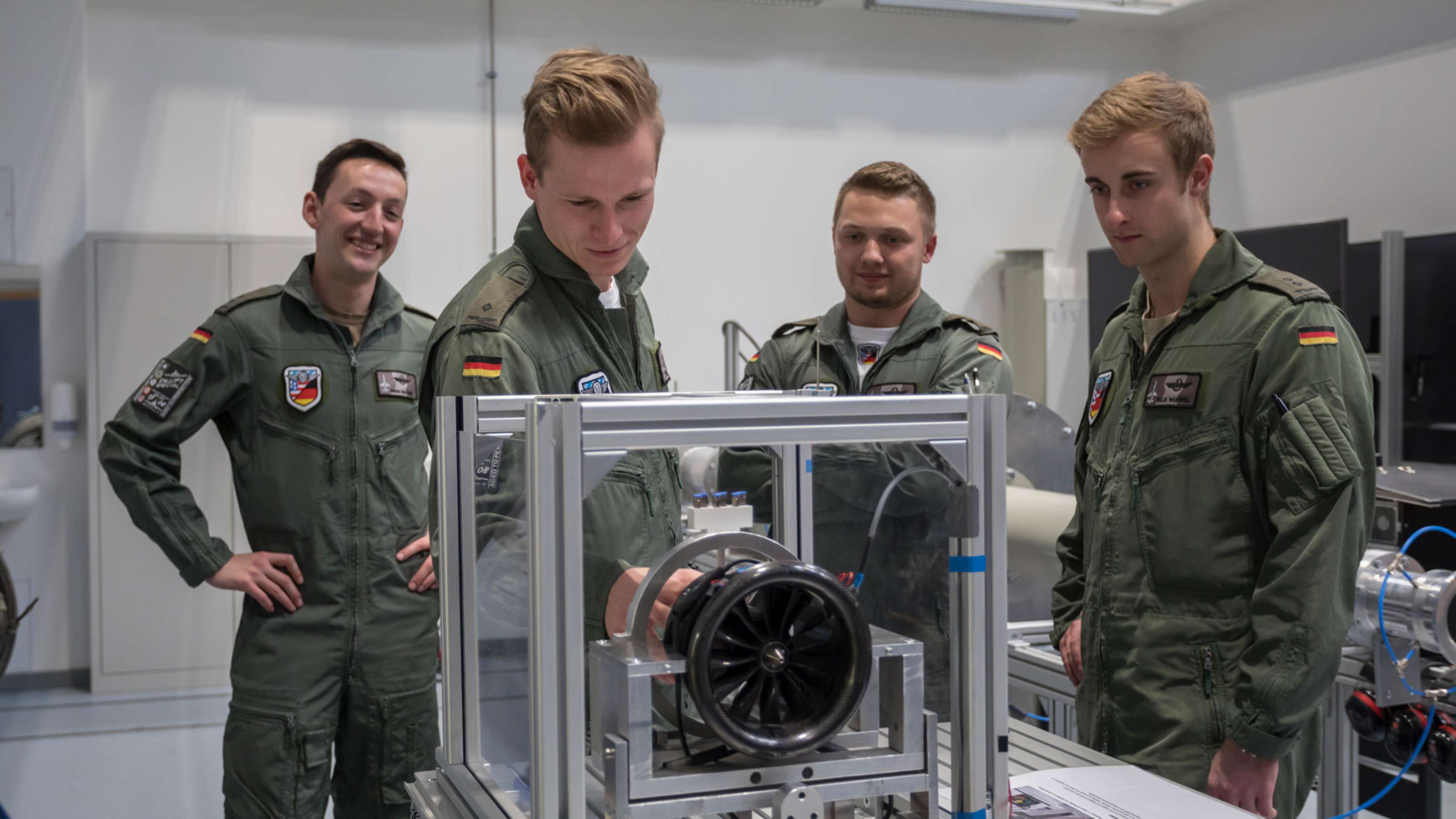 Aeronautical Engineering – Jet-Quartett macht den Anfang