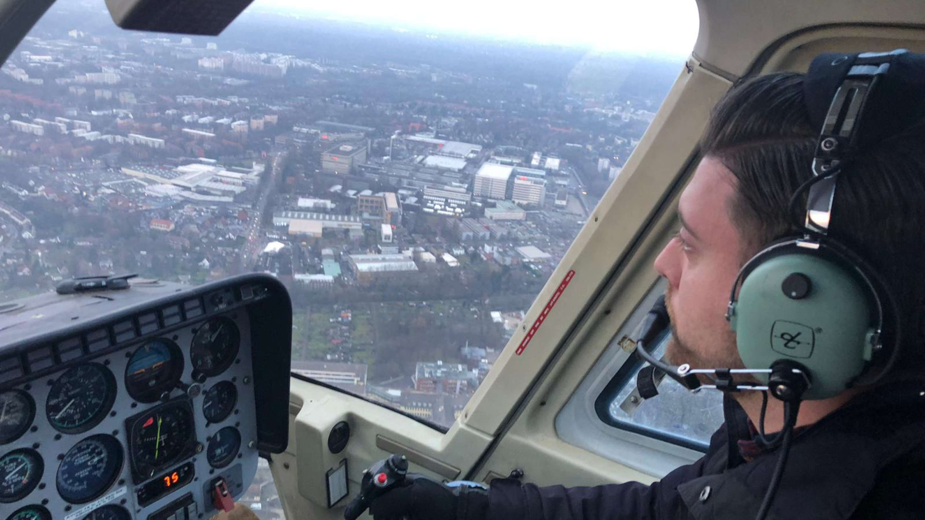 Jan-Philipp Dombrowski im Hubschrauber