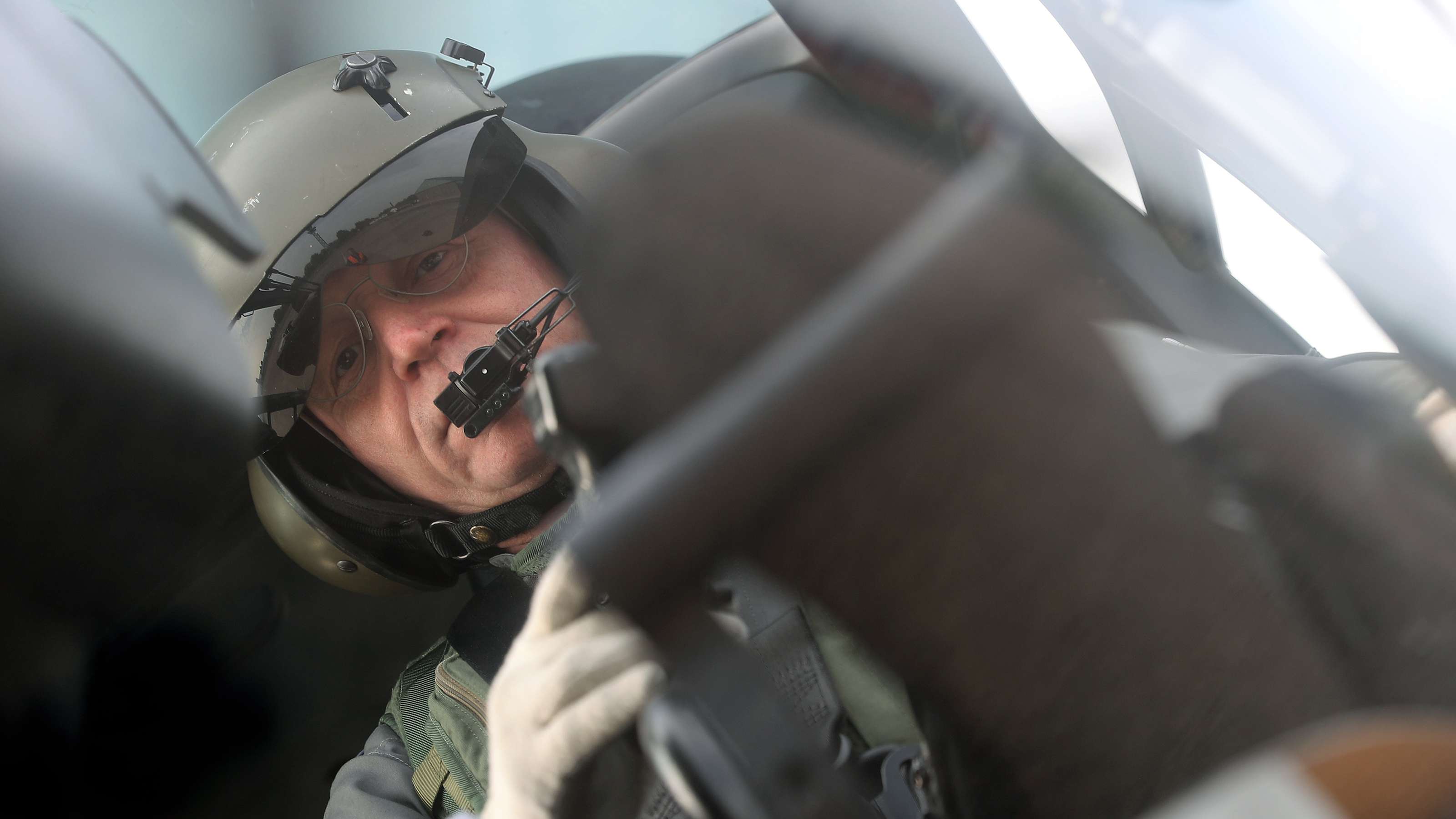 Pilot in zwei Armeen: Fliegen und fliegen lassen