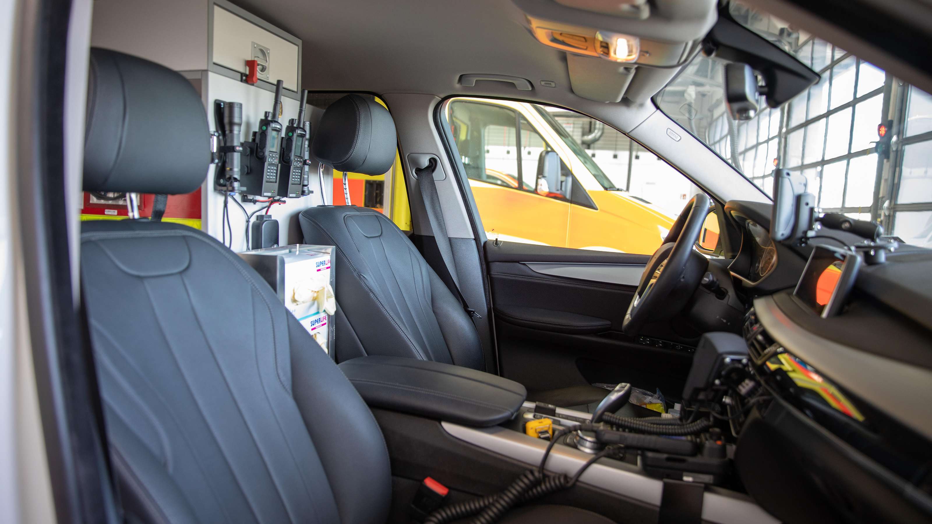 fahrerraum-notarzteinsatzfahrzeug.jpg