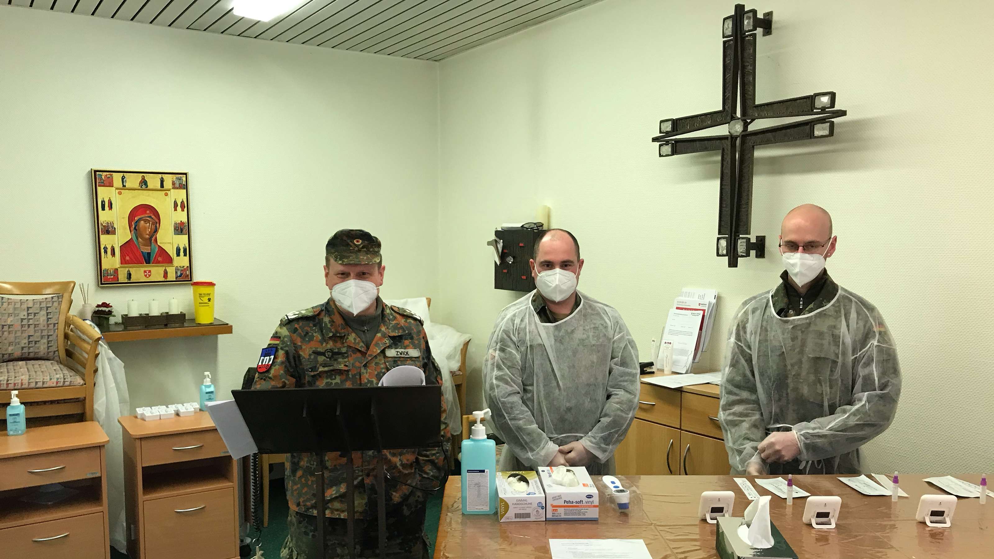 Militärpfarrer besuchen Corvid 19-Test-Teams