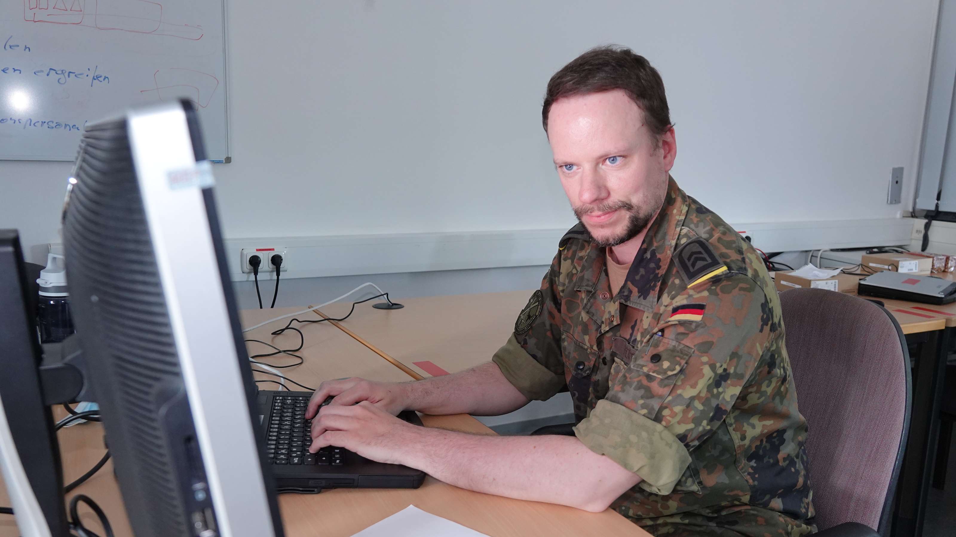 Oberfeldwebel MIchael Tröstl – Webhost für die CWIX