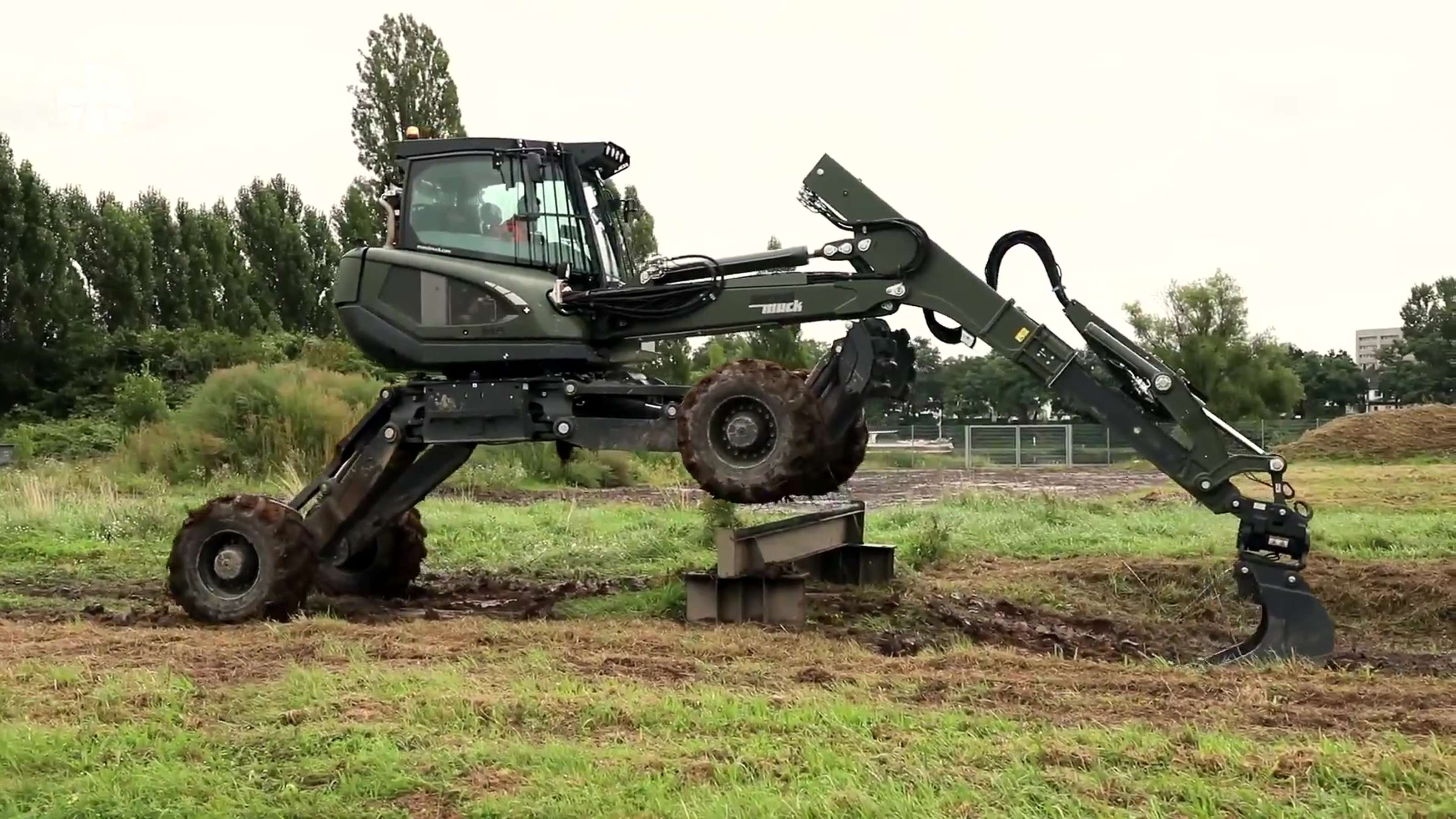 WTD 41 erprobt einen Schreitbagger