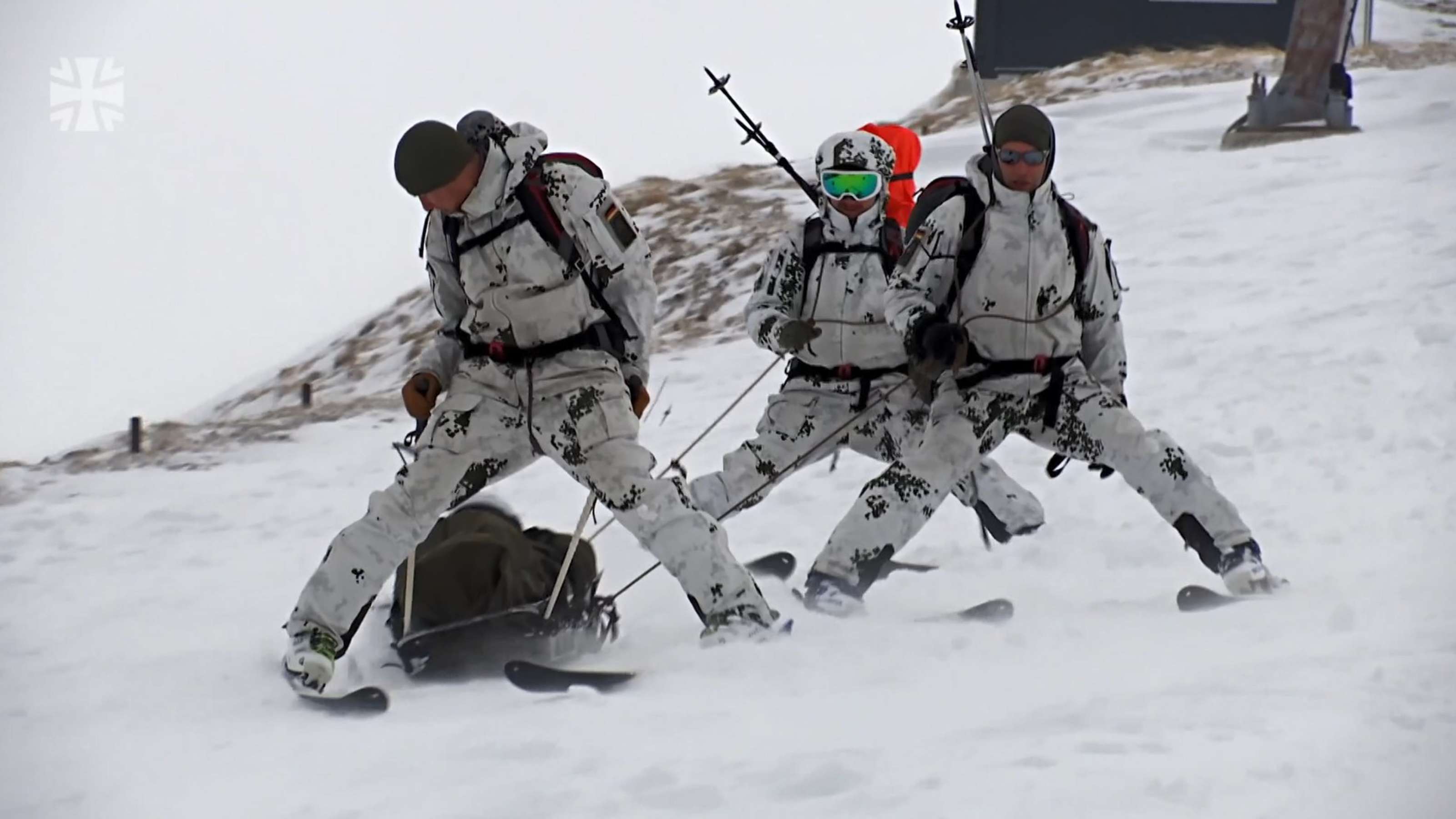 Heeresbergführer der Bundeswehr auf Skiern