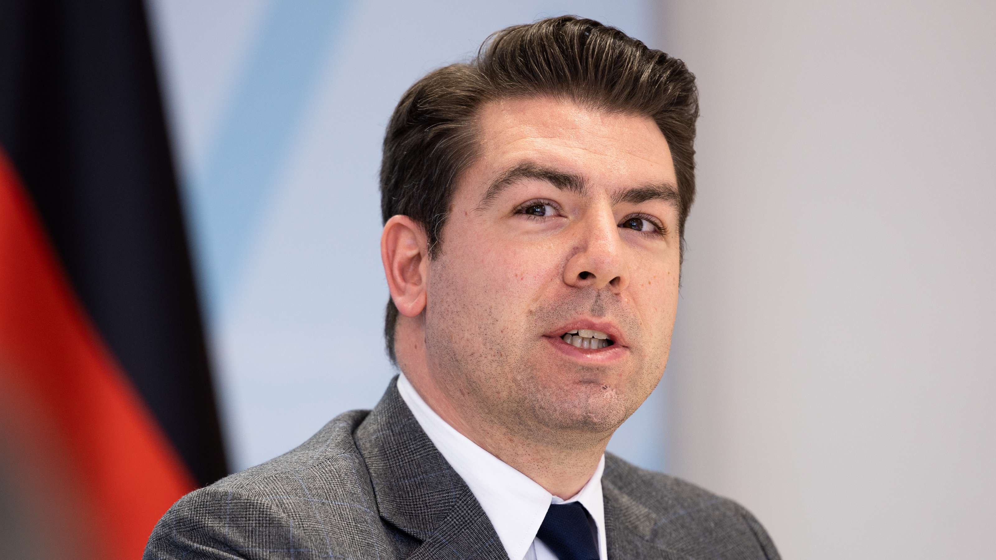 Hitschler: Weltraumsicherheit von hohem Wert