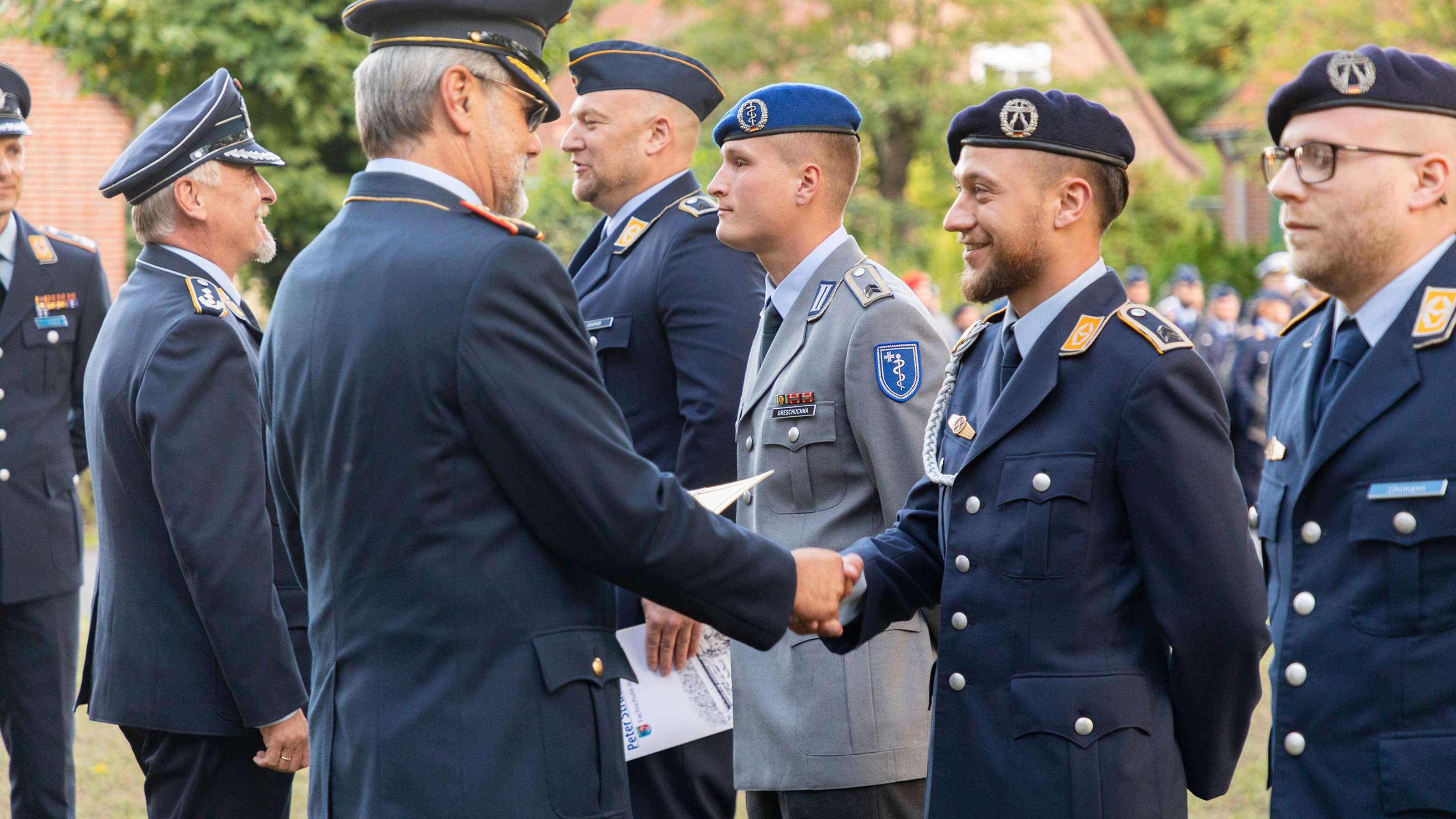 Fachschule der Luftwaffe ernennt Oberfähnriche