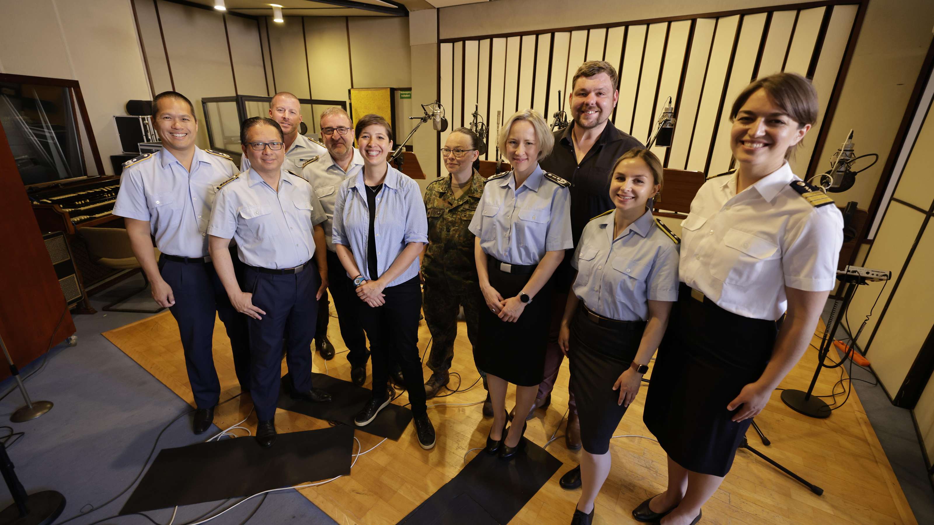 Bundeswehrangehörige singen ihr Lied