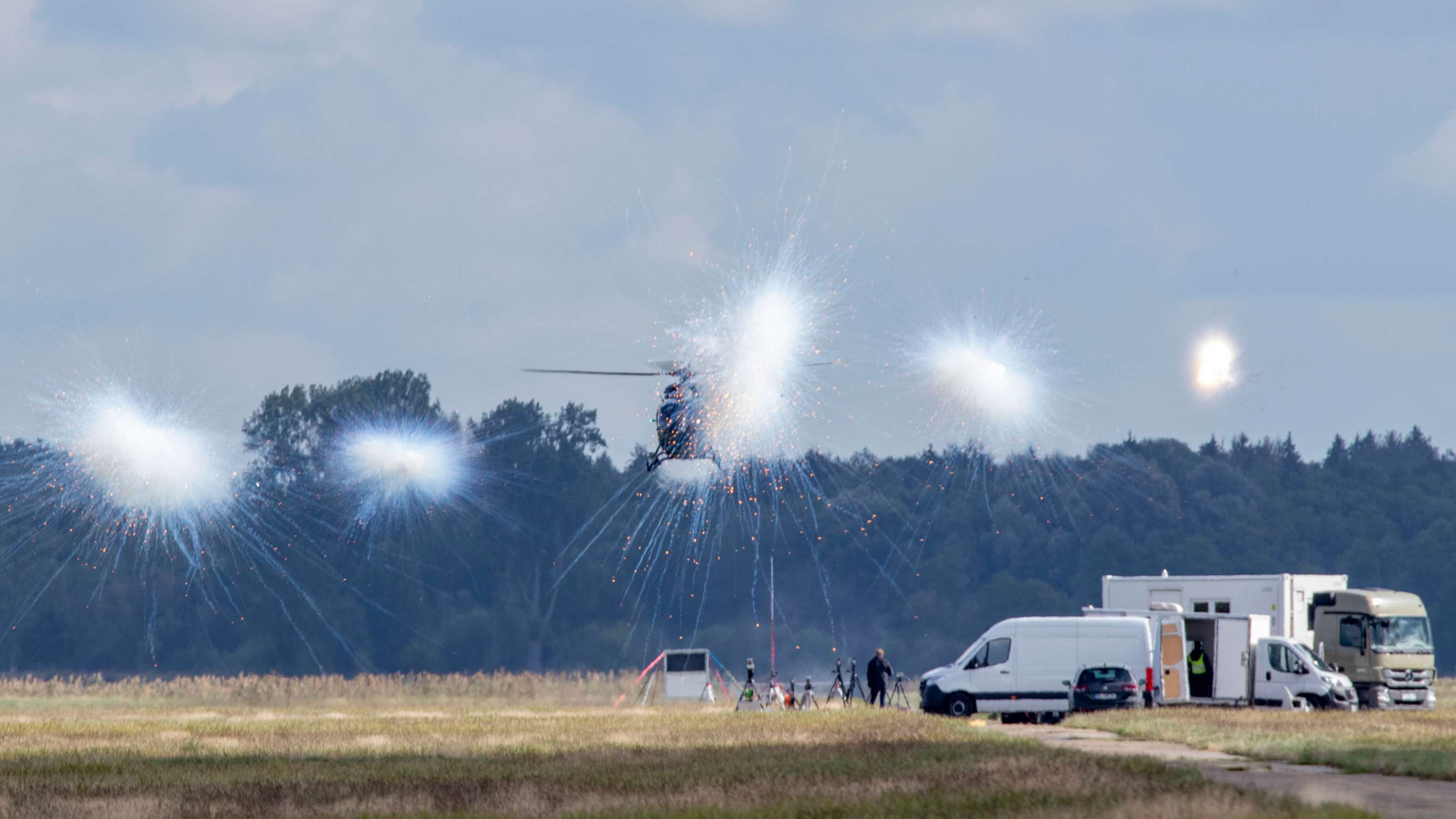 WTD 61 erprobt erstmals ROSY-Nebel für Hubschrauber