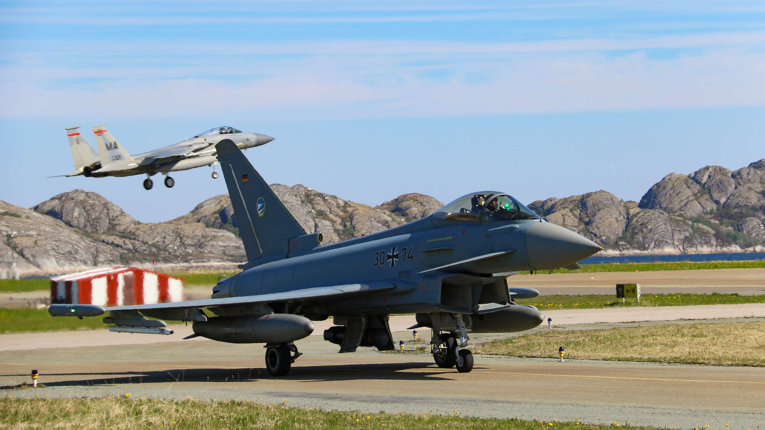 Multipurpose combat aircraft maximize versatility and efficiency in air ...