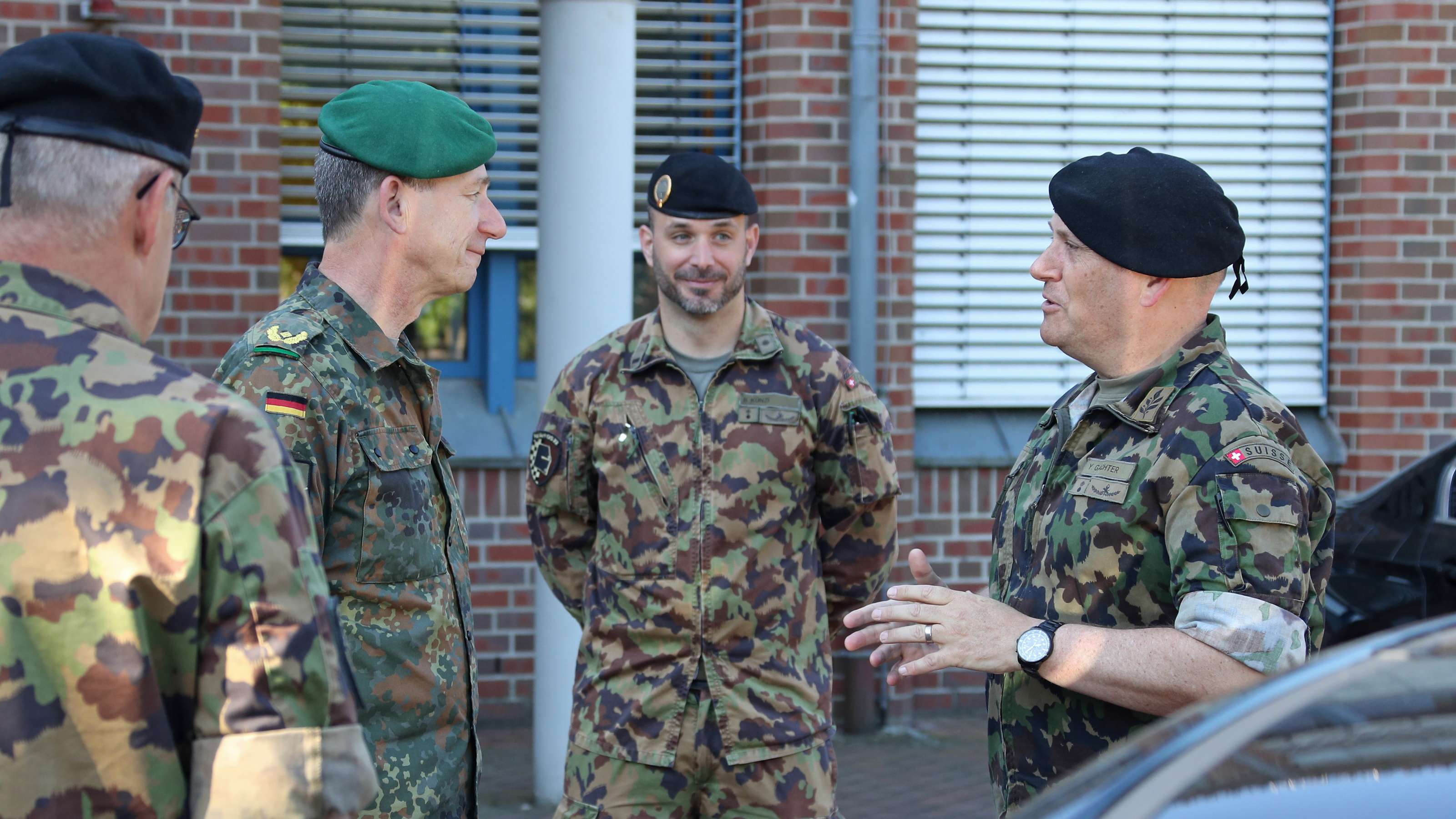 Schweizer General zu Besuch bei der Panzertruppenschule