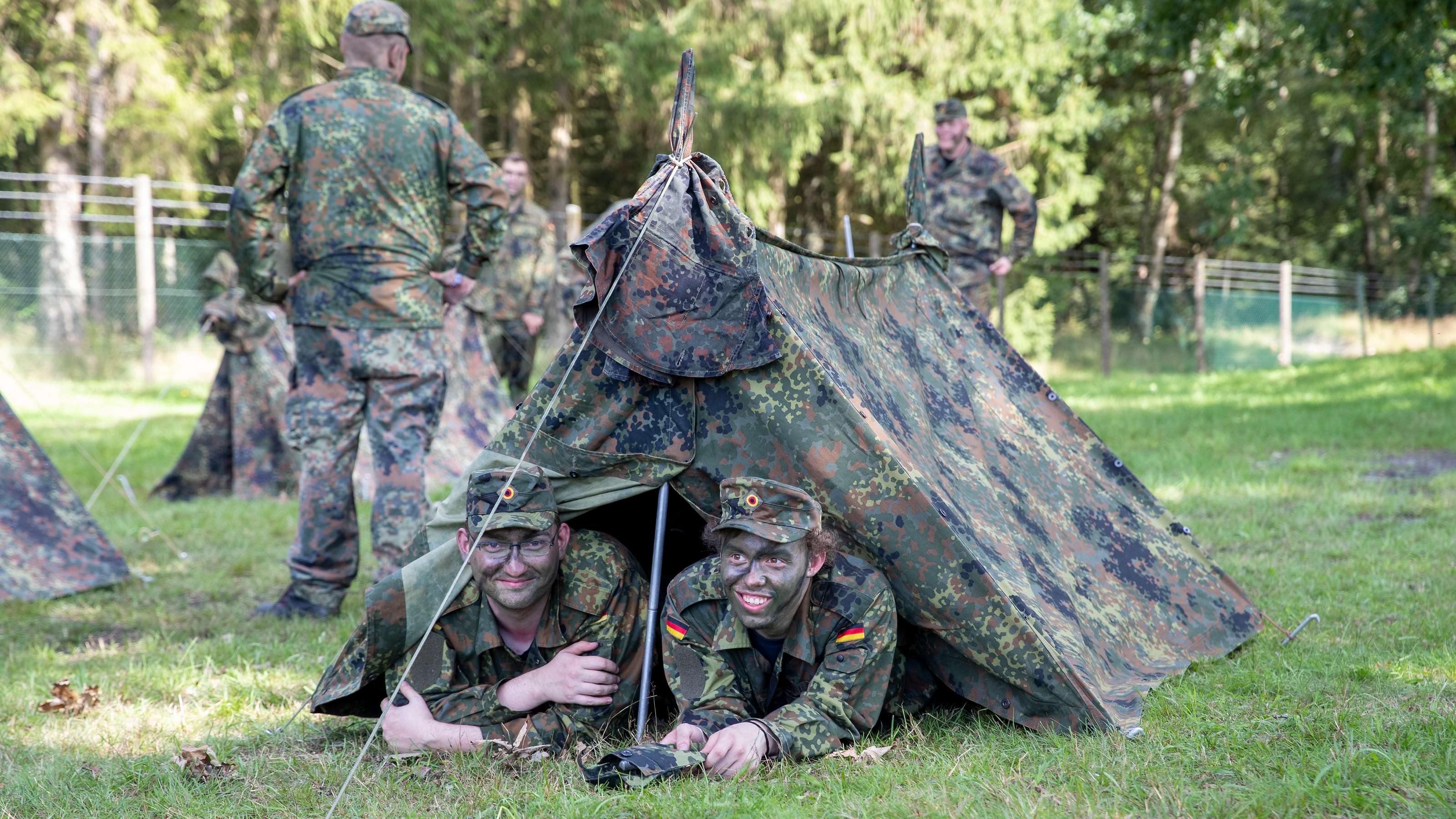 300 Bundeswehr-Azubis lernen künftige Möglichkeiten kennen