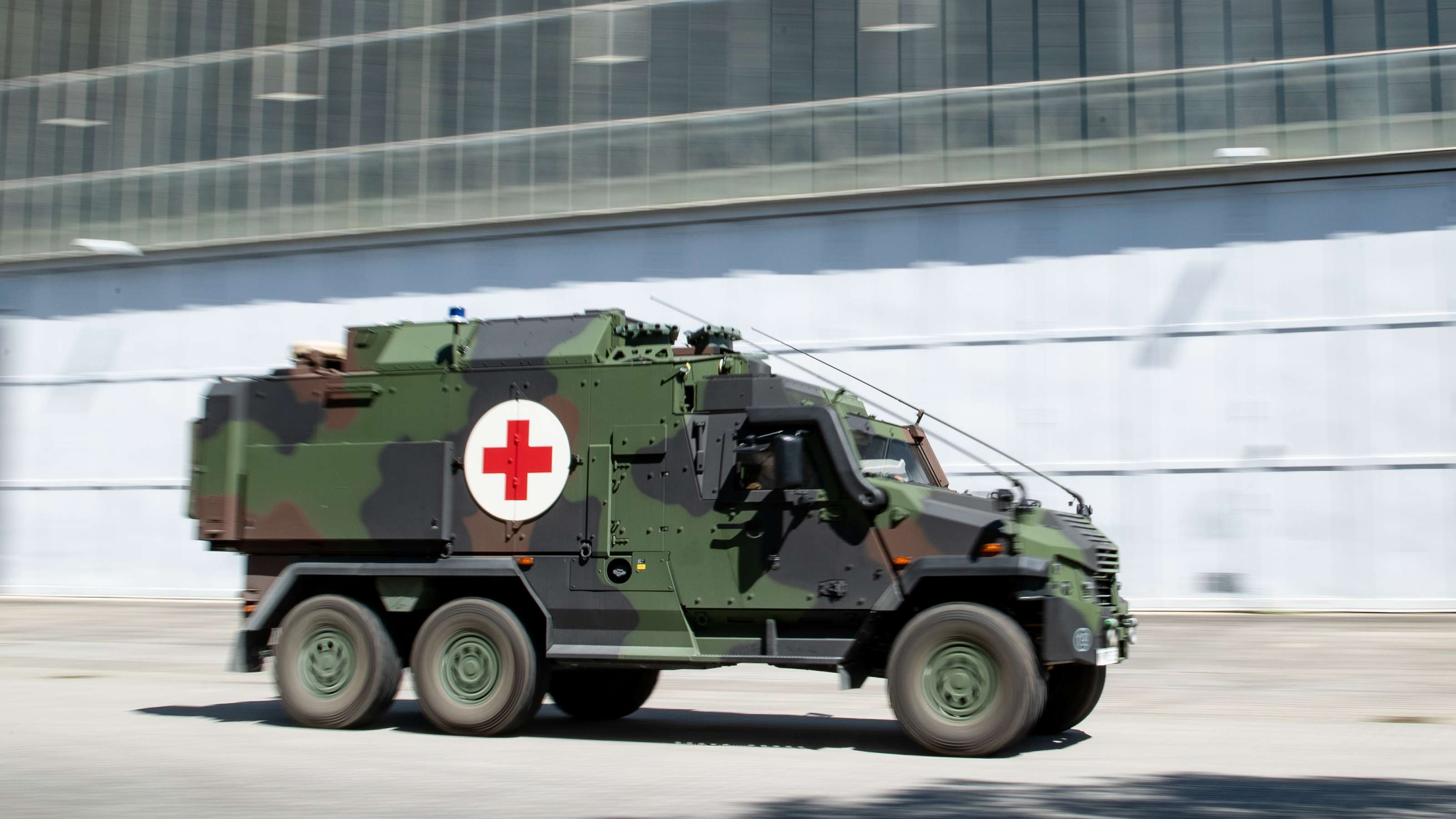 Eagle V 6x6: Neues Sanitätsfahrzeug übergeben