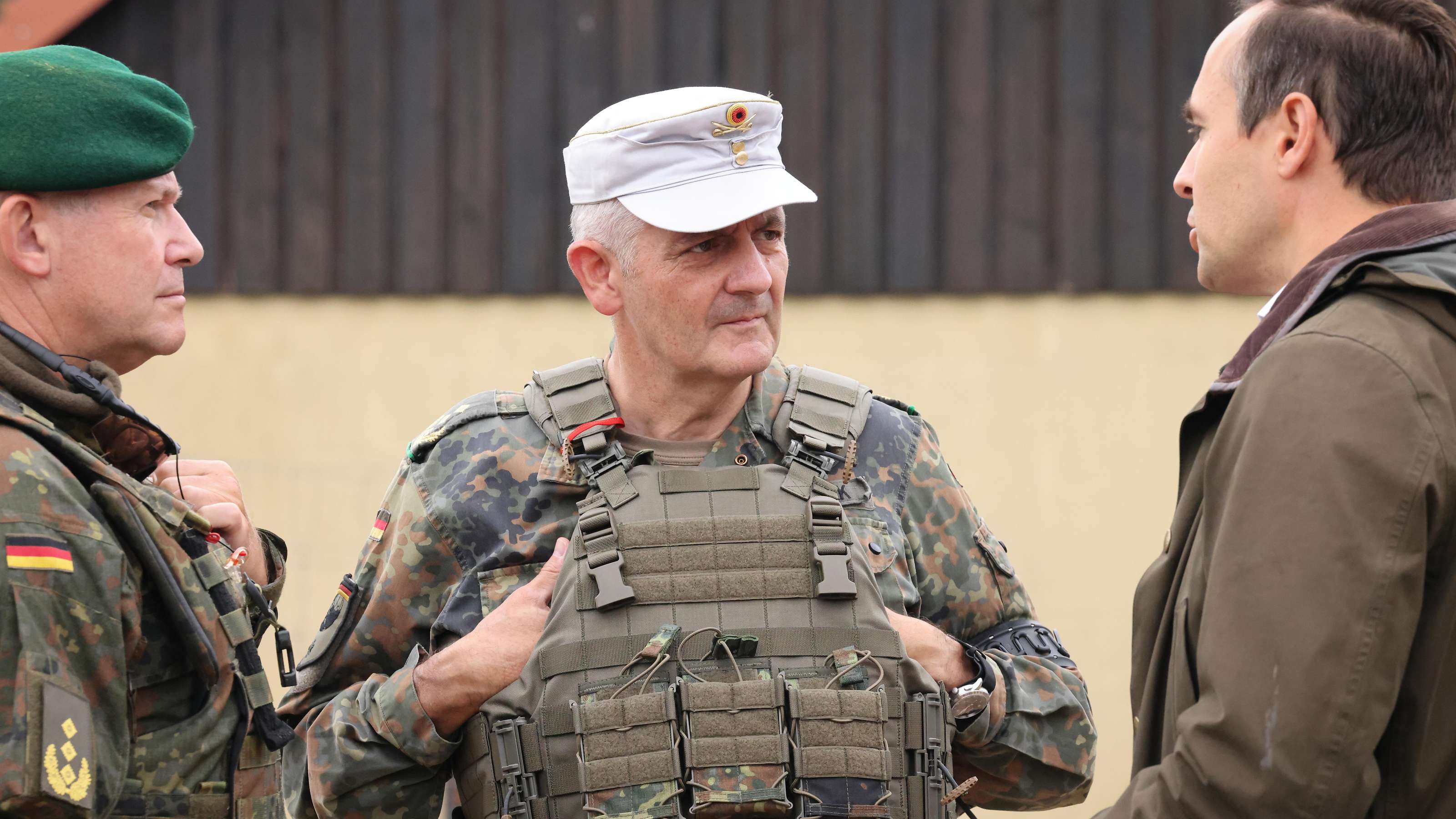 Befehlshaber des Operativen Führungskommandos im Interview