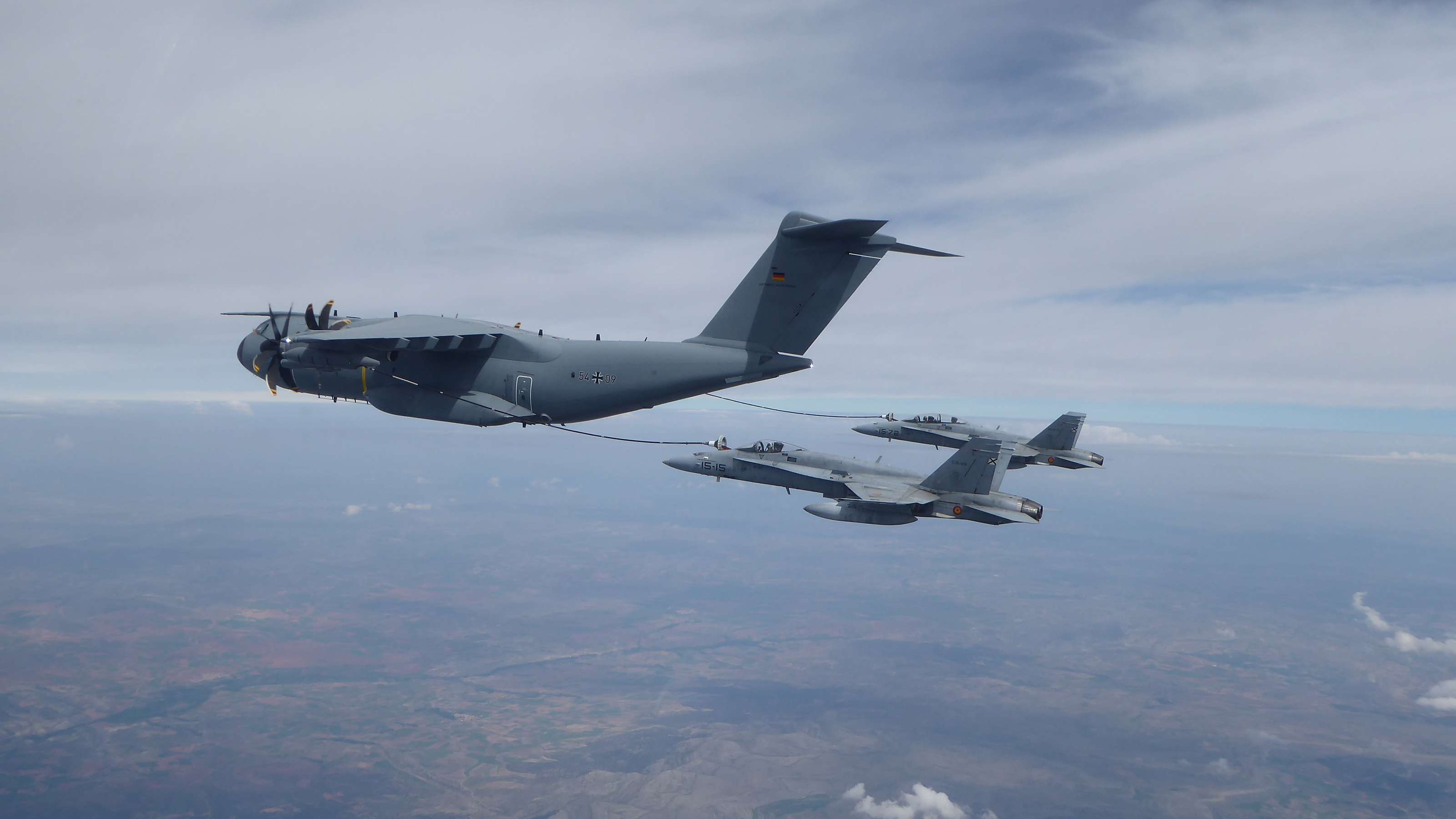 A400M besteht letzten Tank-Test in Spanien